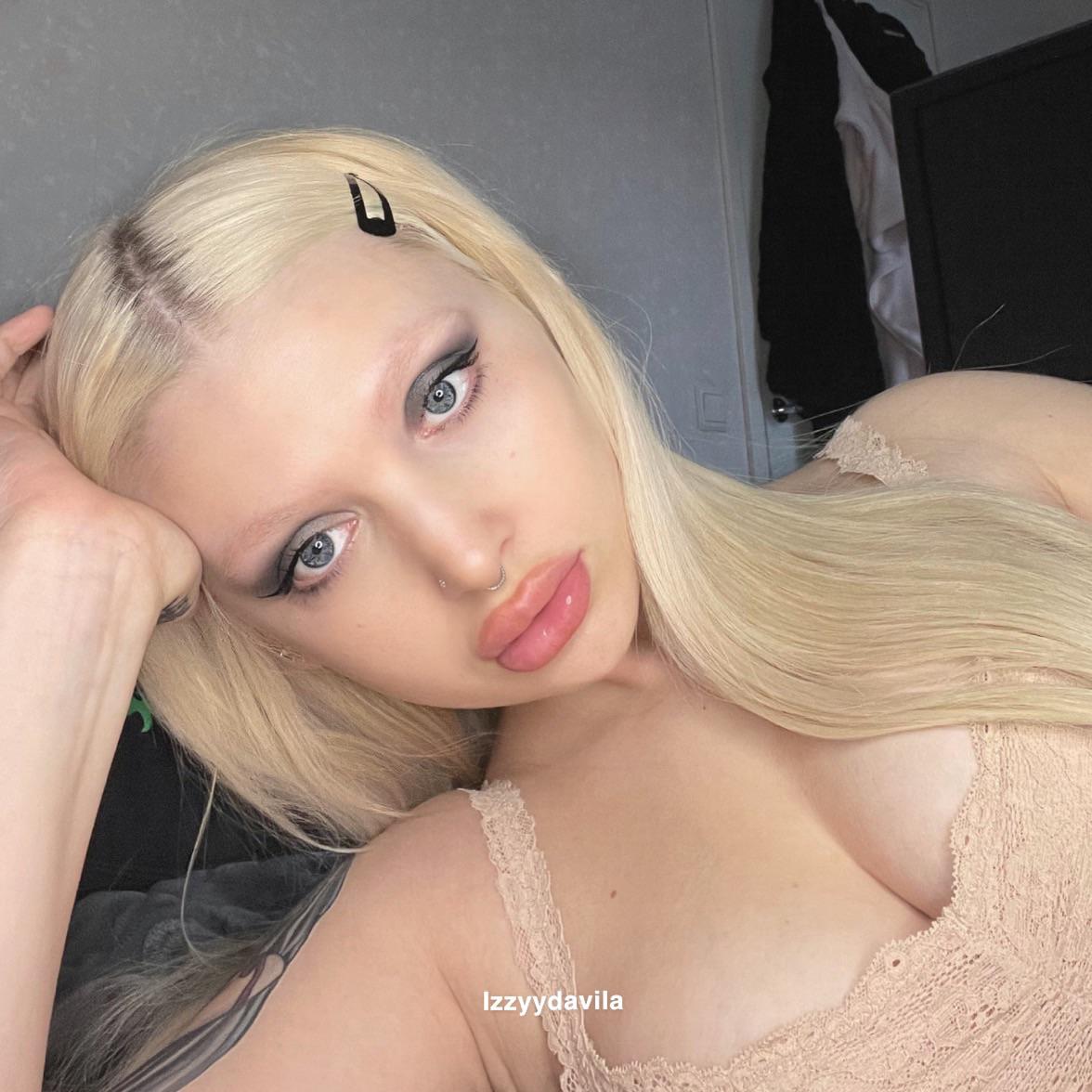 Hey Izzy here again 20 from sweden💖💖 | Scrolller