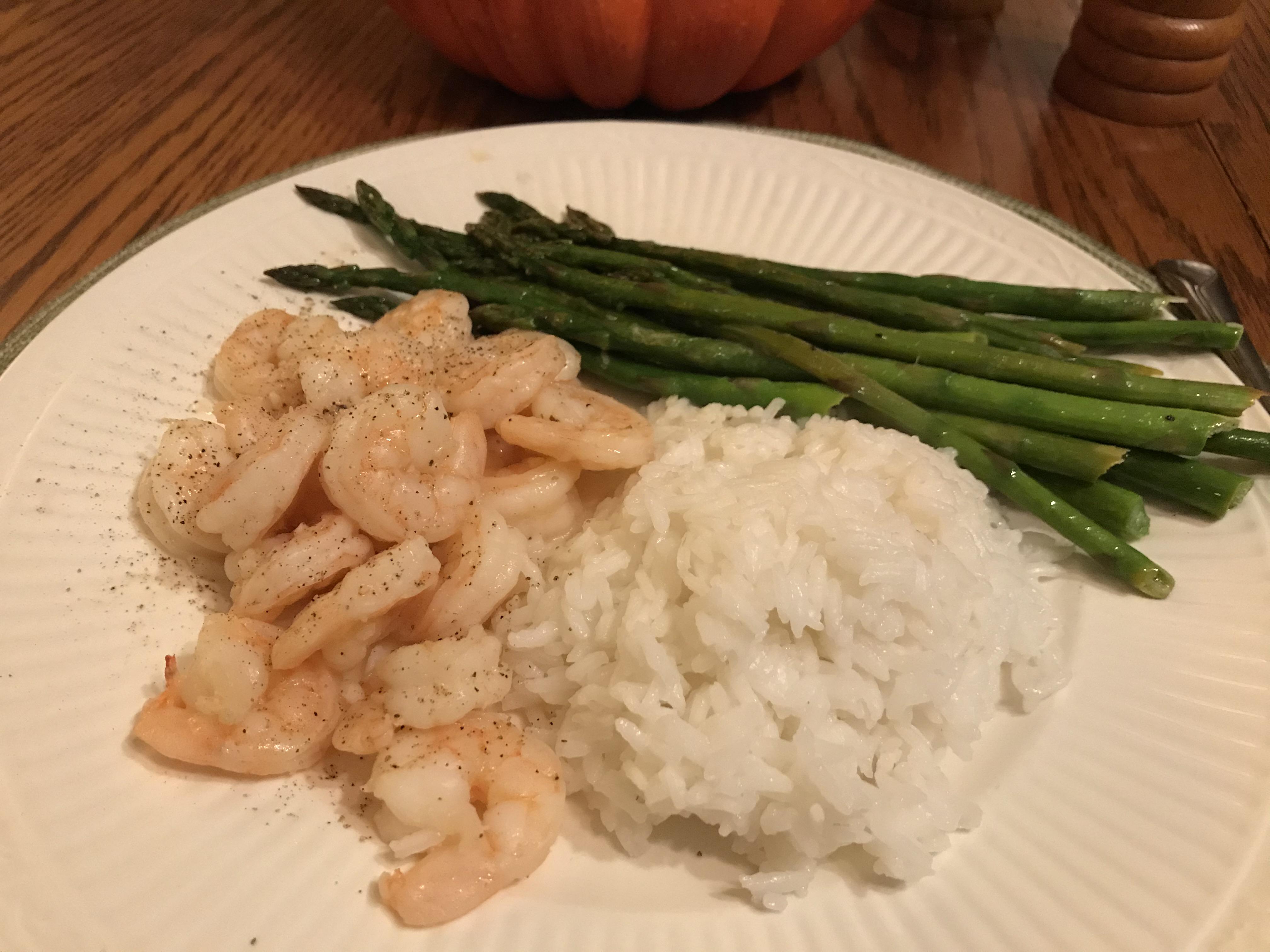 lemon butter shrimp with asparagus and rice! | Scrolller