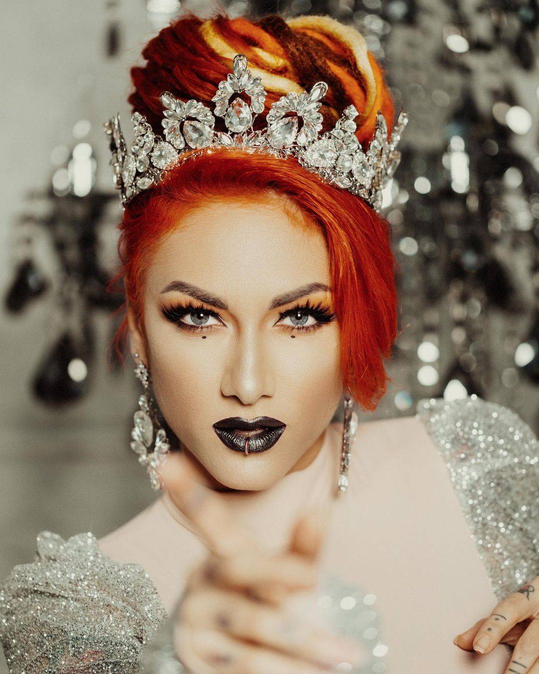 Lena Scissorhands | Scrolller