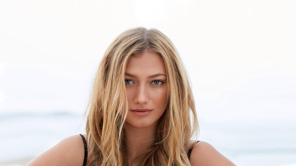 Leony makes me cum so much | Scrolller