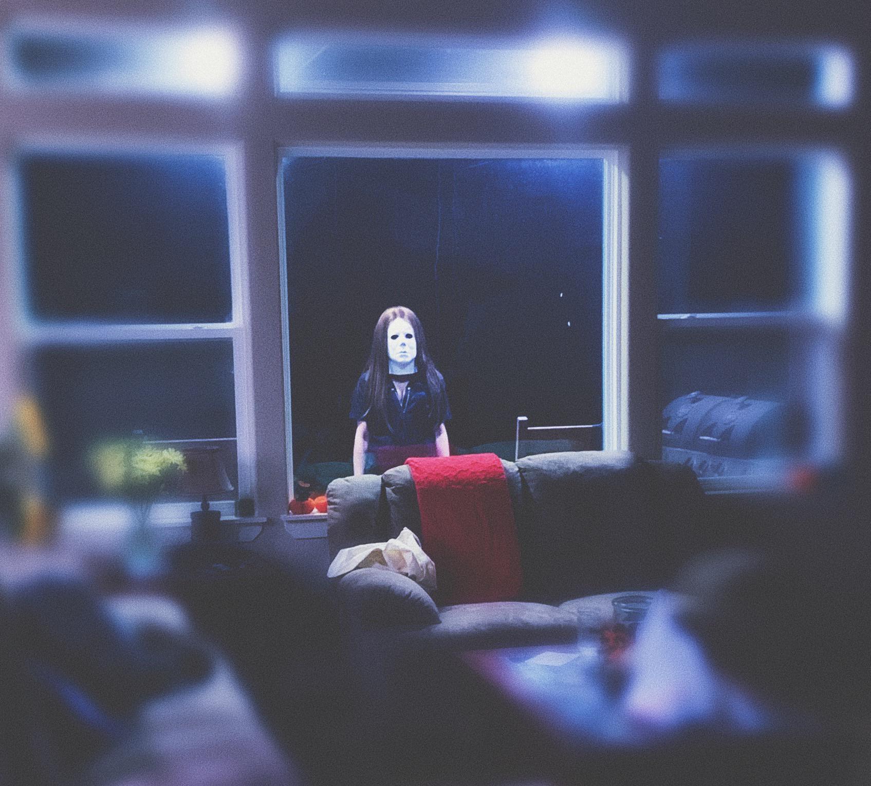 Let her in, she’s cold. | Scrolller