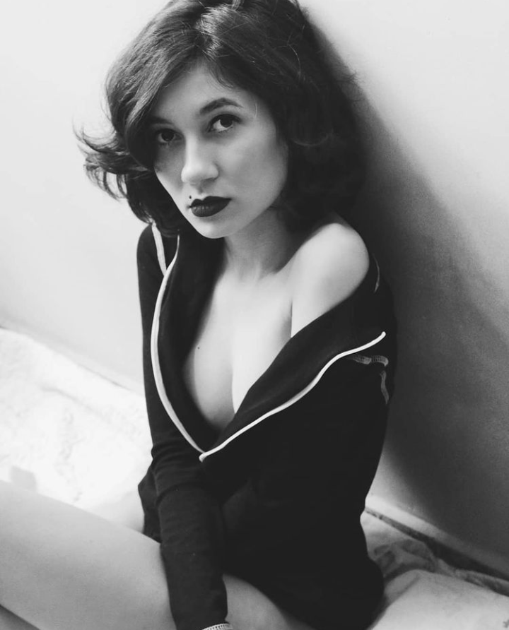 let me be your pin up doll | Scrolller