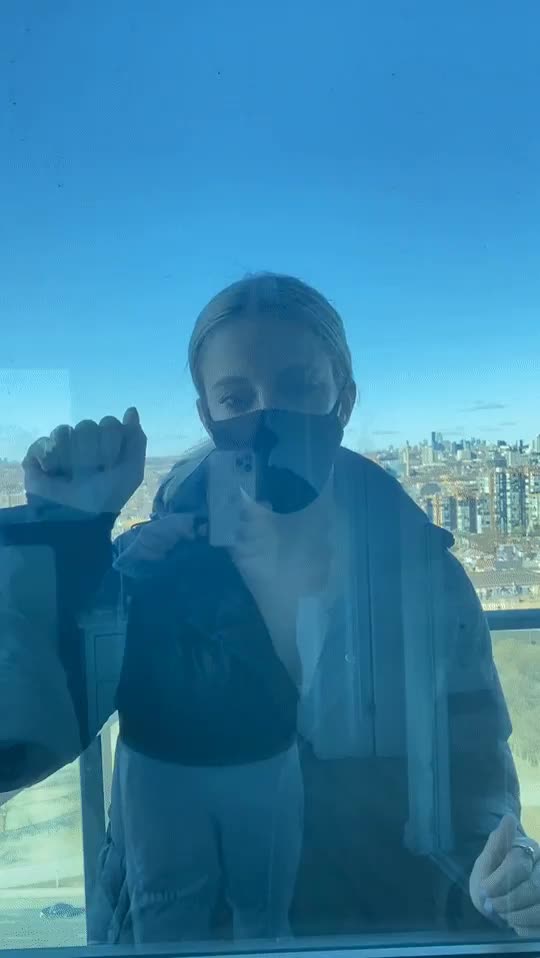 Let me in, I'm a fairy | Scrolller