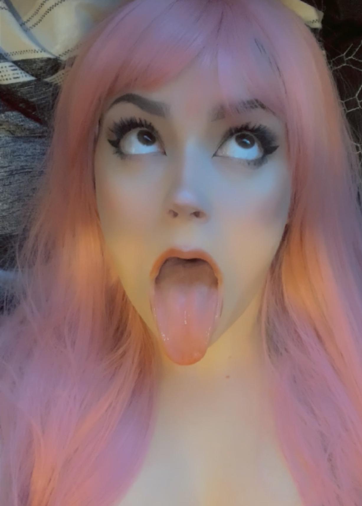 Let me suck you dry 🥺I’ll take your load down my pretty little throat 🤤 | Scrolller