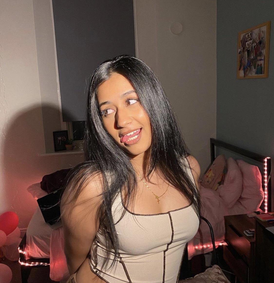 Let’s chat about her wickr: damndaniel224 | Scrolller