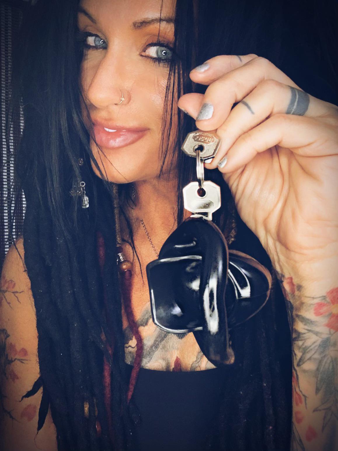 Let’s talk chastity, shall we? 🖤🗝 | Scrolller