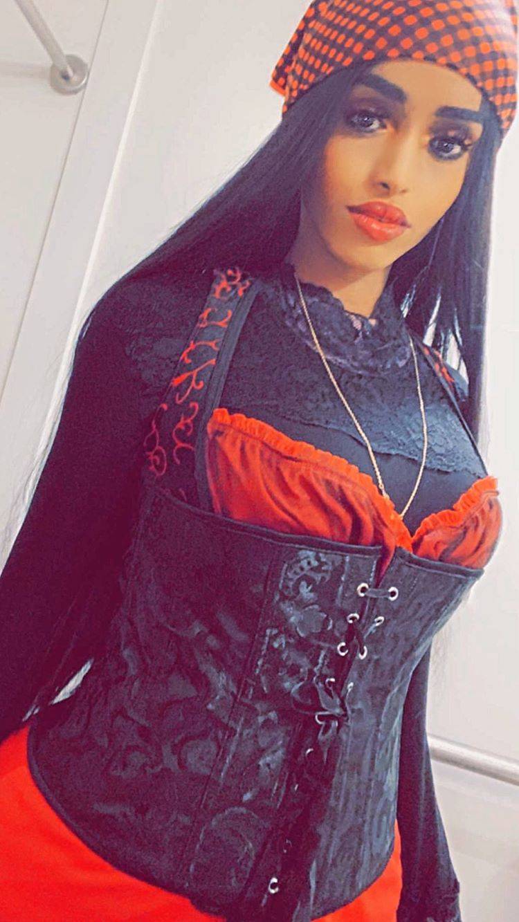 Let's play a game. Count how many layers she wears | Scrolller