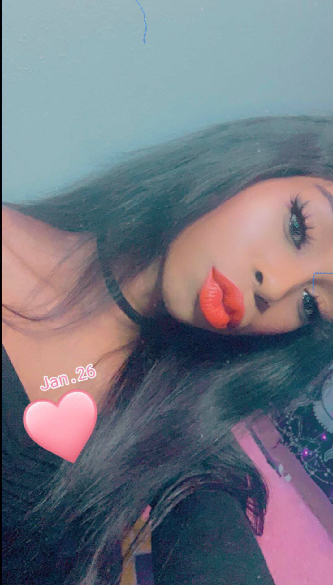 lets see whos bigger, check my about me for social | Scrolller