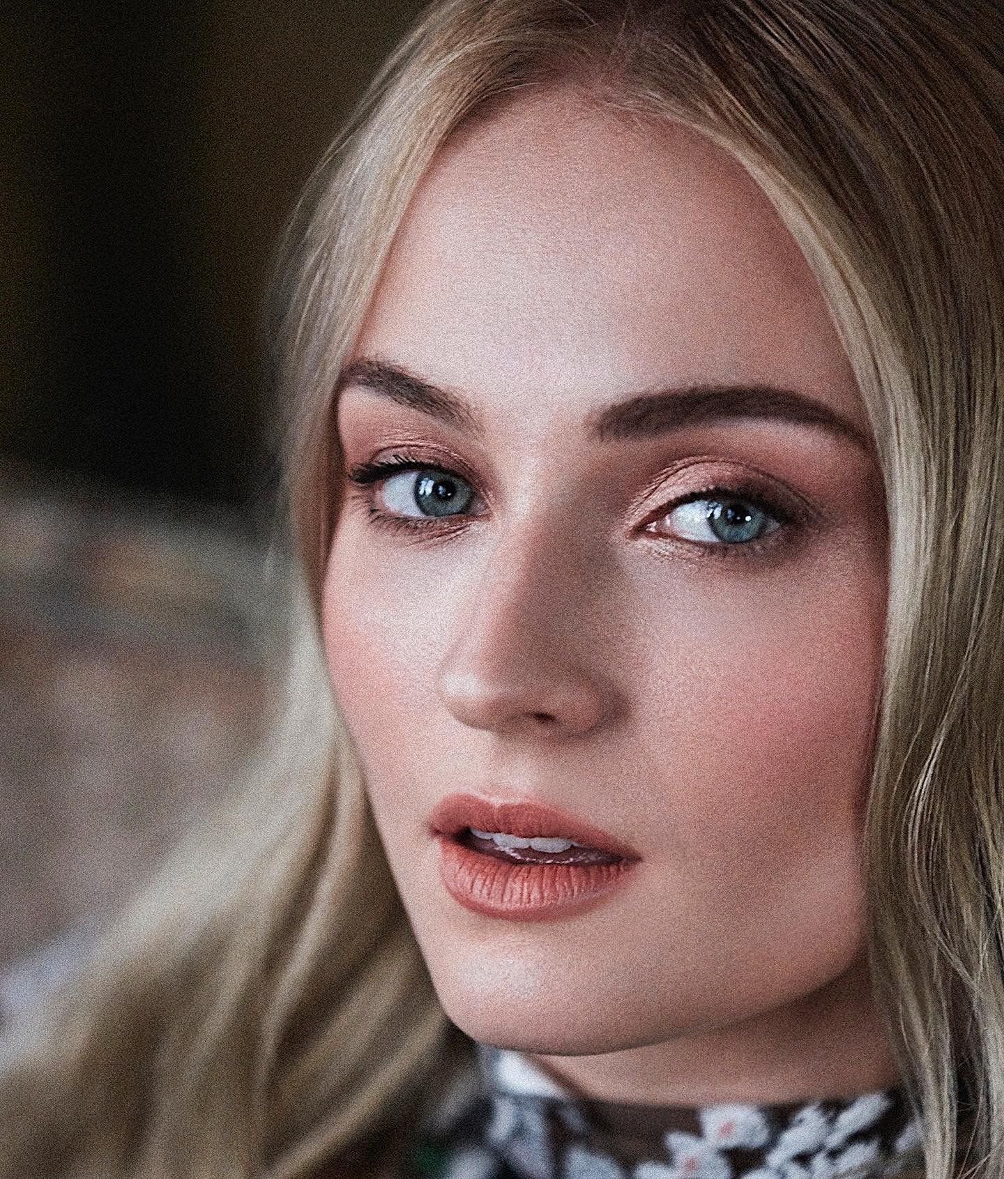 Lets Stroke Our Cocks For Sophie Turner Scrolller