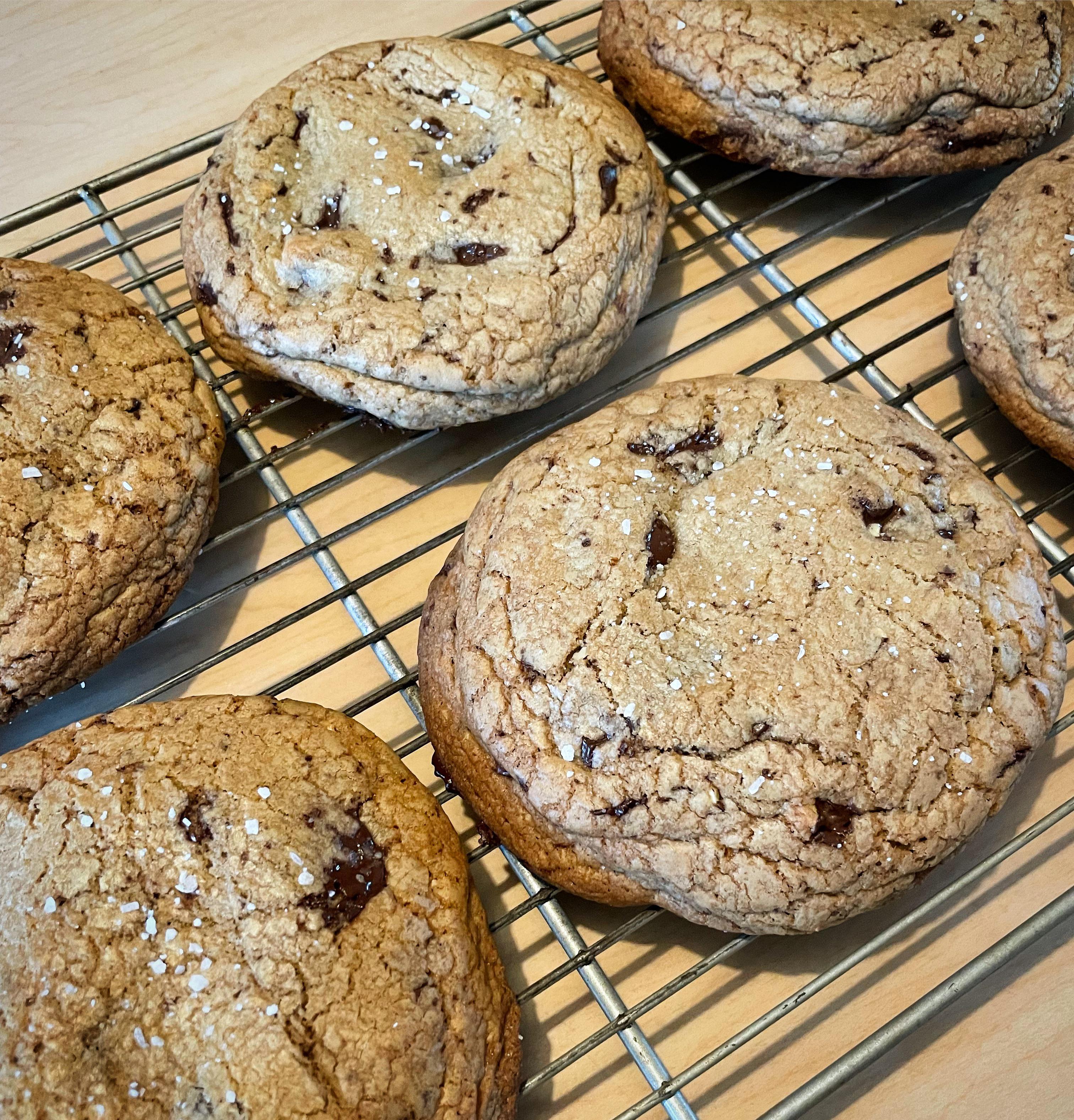 Levain bakery style chocolate chip cookies - recipe in comments | Scrolller