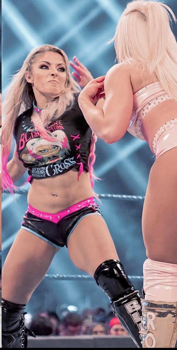 Lexi’s Sexy Belly Jiggling Mid-match 🤤 | Scrolller