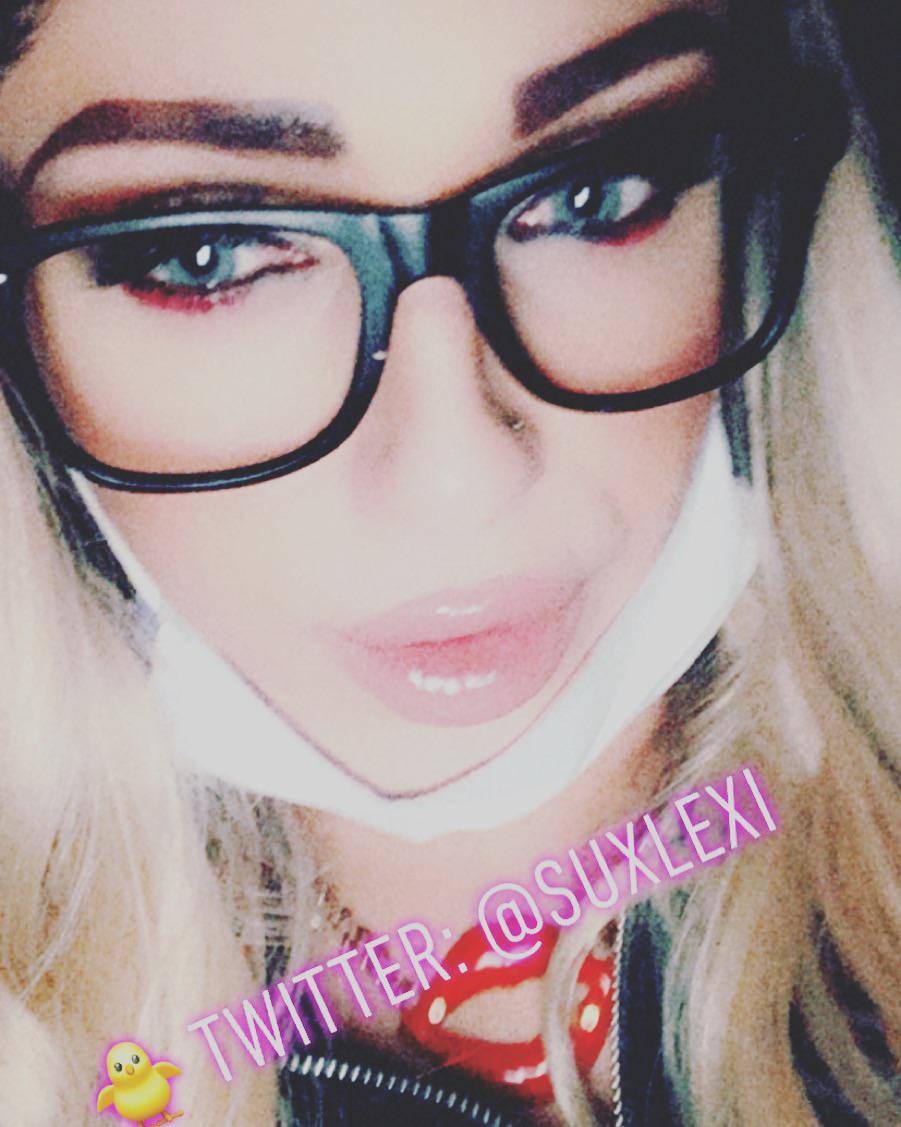 Lexi sux | Scrolller