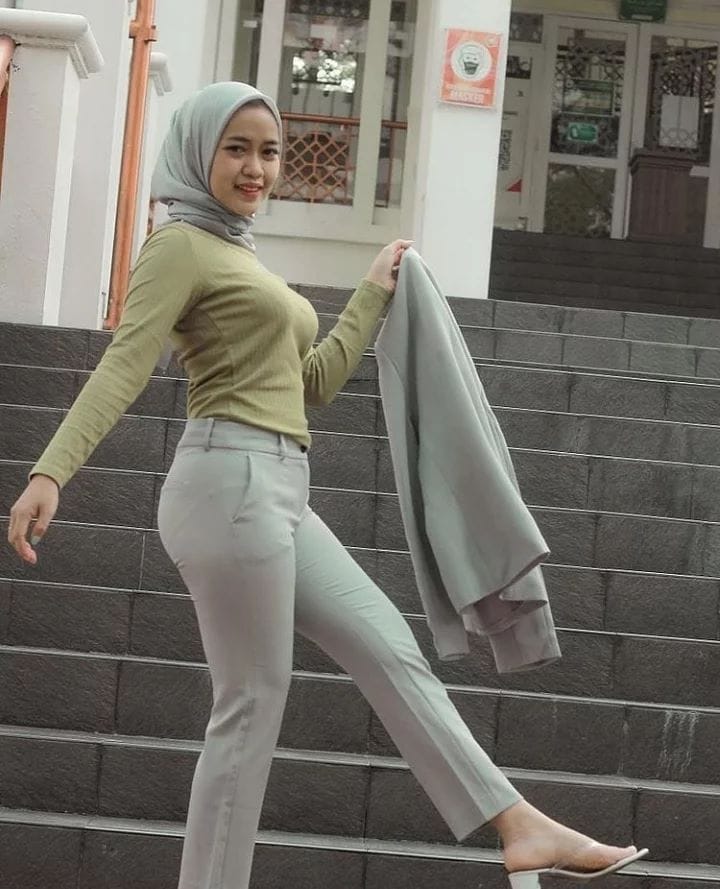 Liana fareez | Scrolller