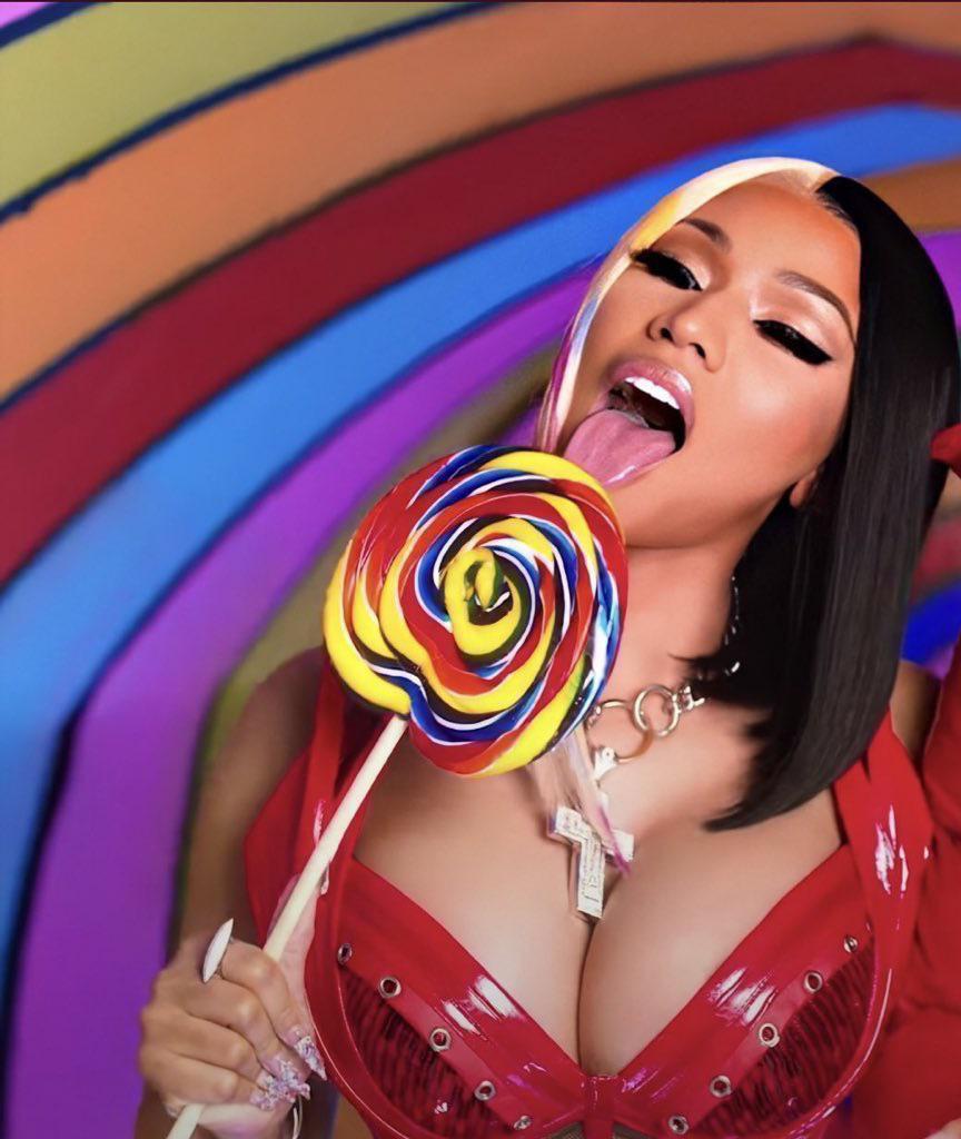 Lick Nicki lick | Scrolller