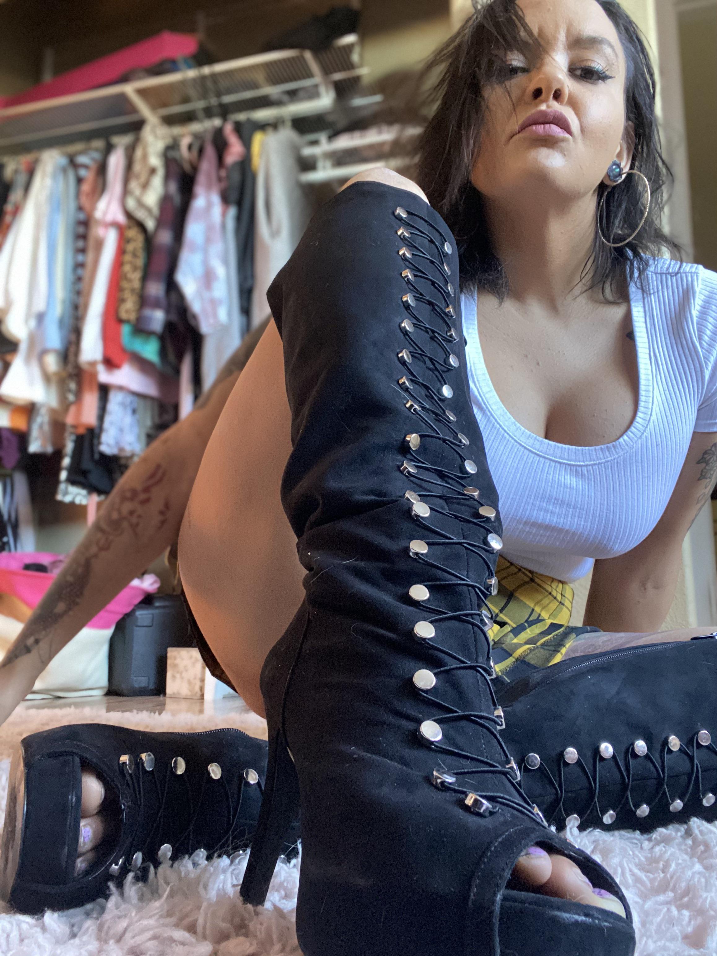 lick the cum off my boots bitch! | Scrolller