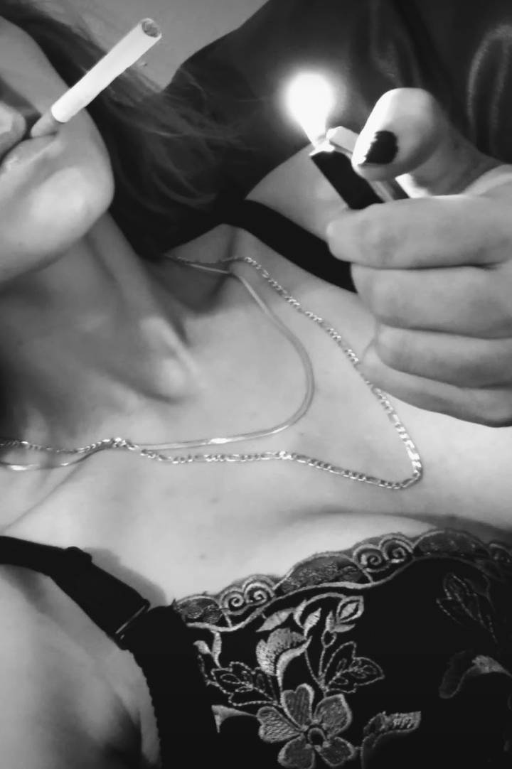 Lighting up 🖤💰 | Scrolller