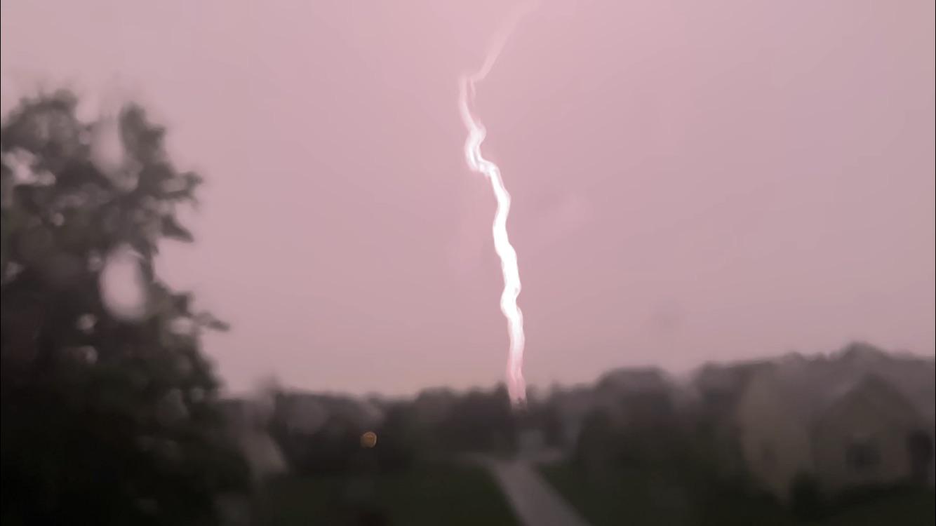 Lightning strike I captured is out of focus | Scrolller