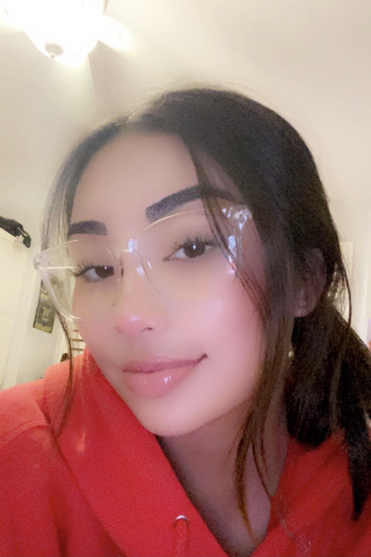 Like her with glasses? 😳 | Scrolller