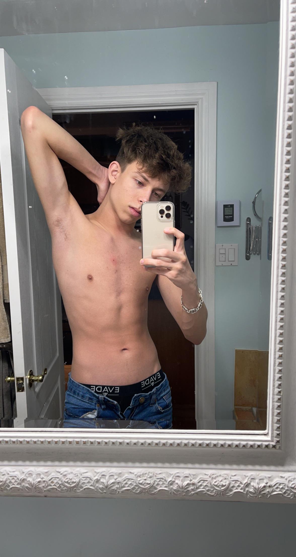 Like my pits?🏳️‍🌈 | Scrolller