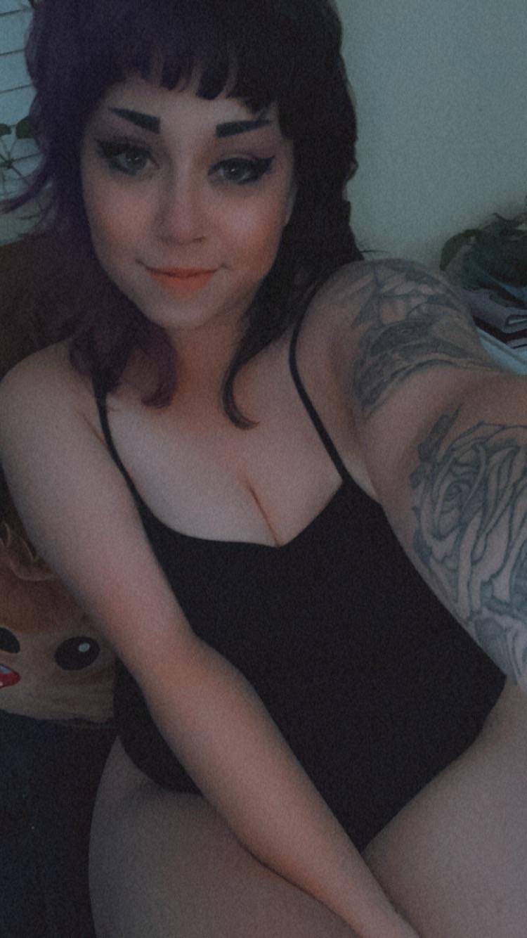 Like my thick thighs?🖤 | Scrolller