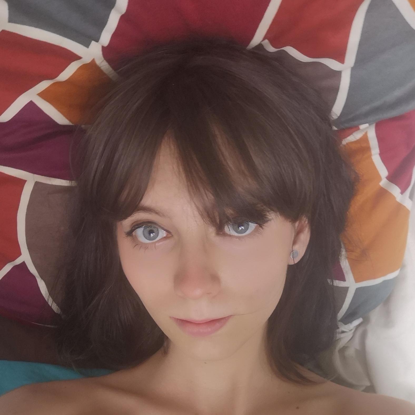 Light makeup | Scrolller