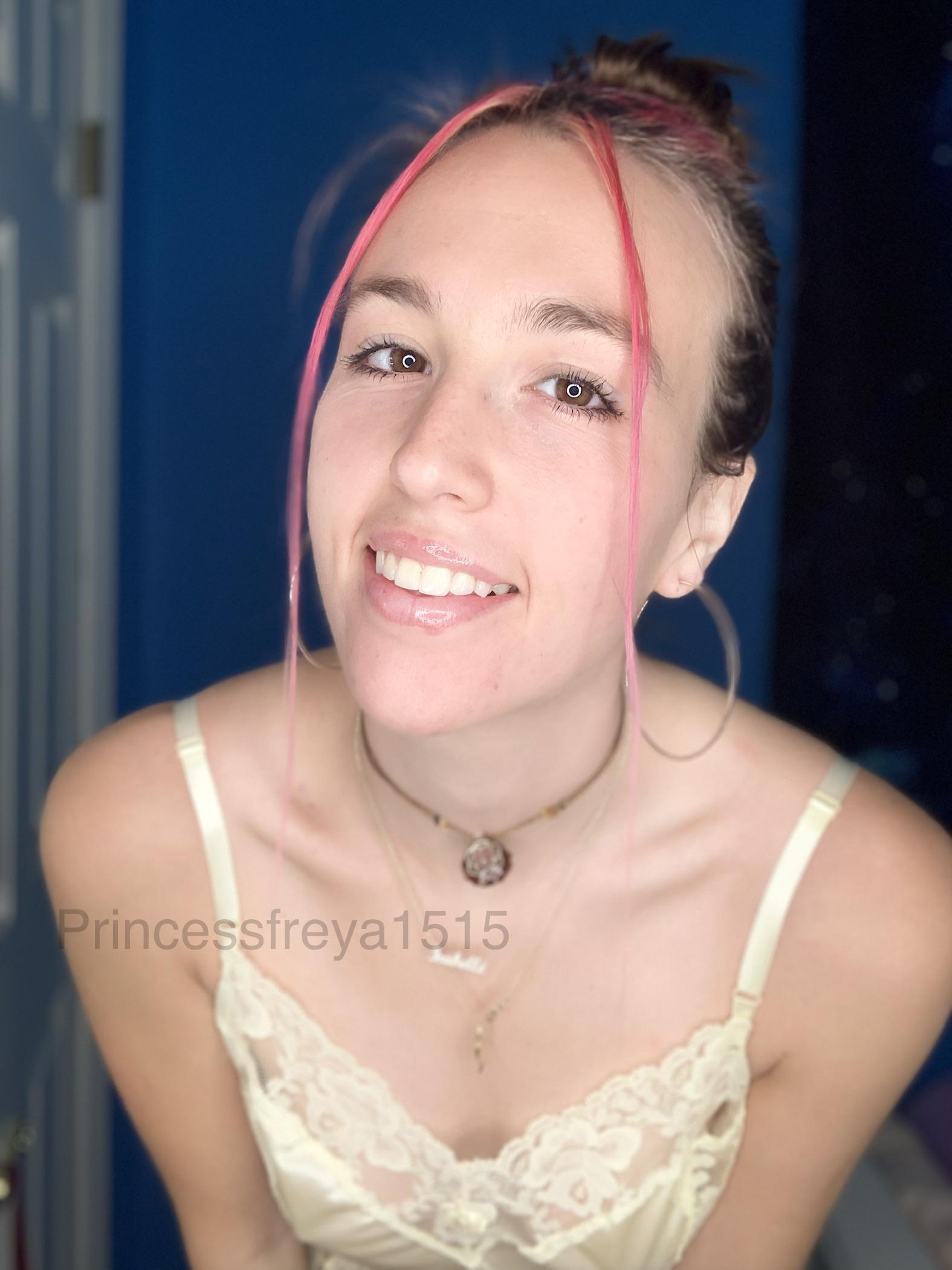 Lil pink streaks 💕 | Scrolller