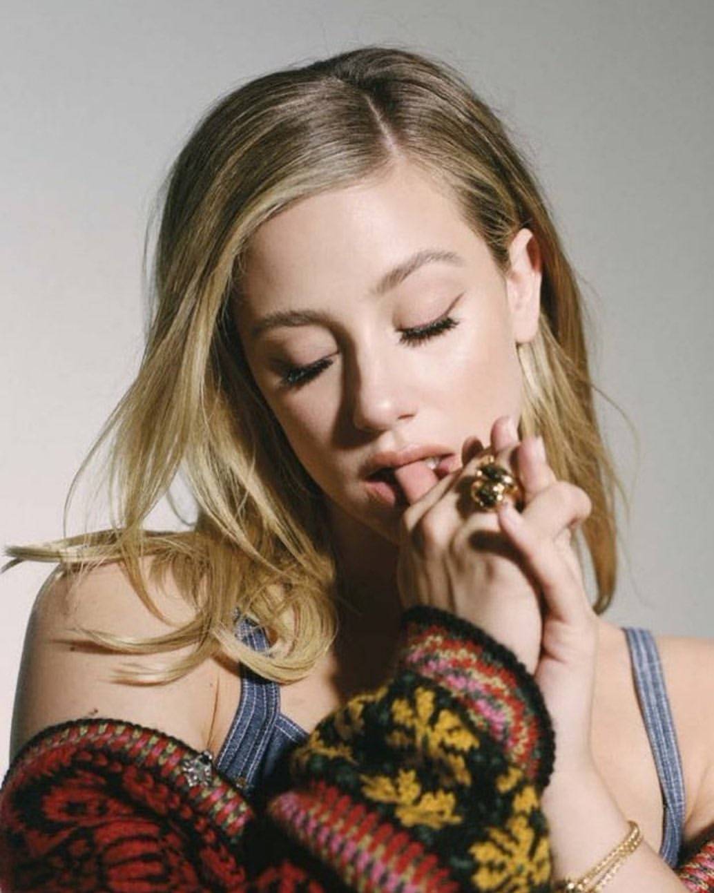 Lili Reinhart Scrolller
