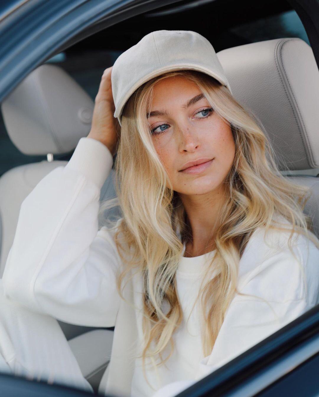 Lilly Lueesse | Scrolller