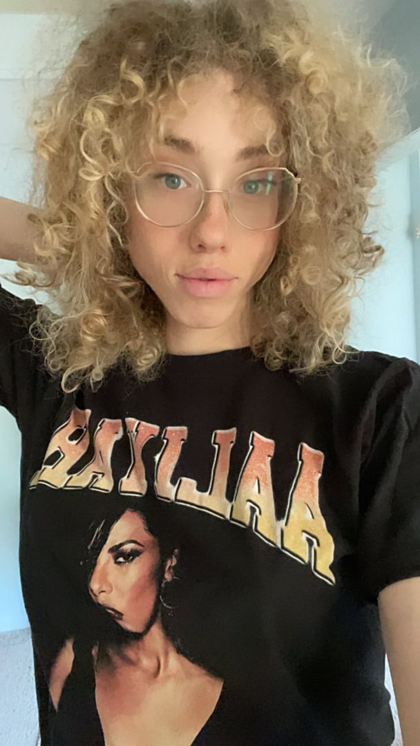 Lily Demure | Scrolller