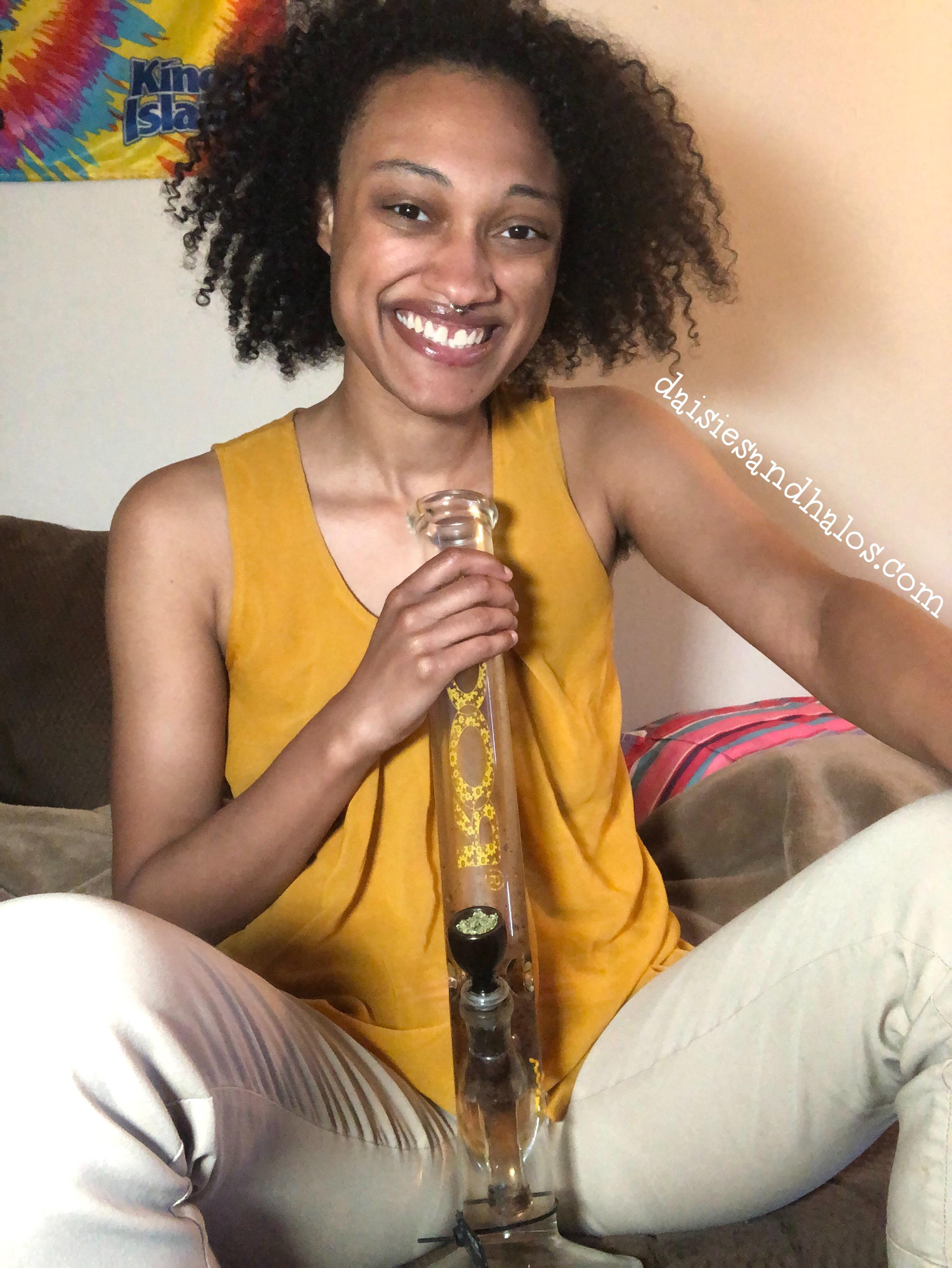 Limited time only: you may hit my bong! 😜 | Scrolller