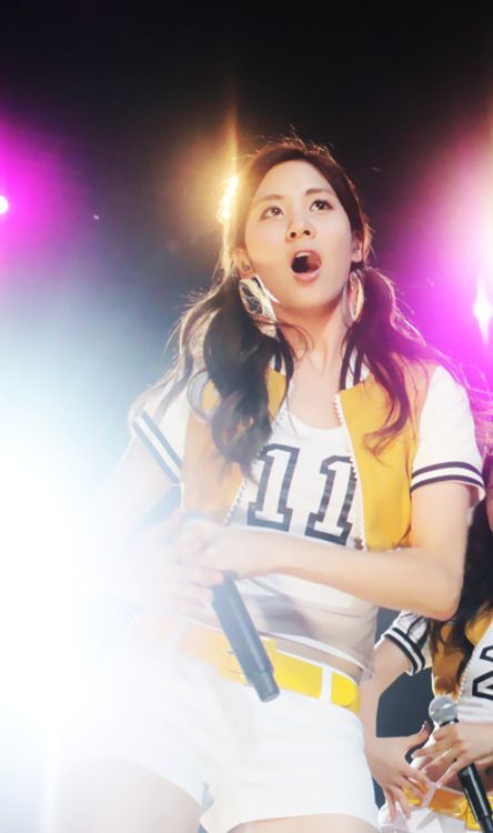 Lip-licking maknae. | Scrolller