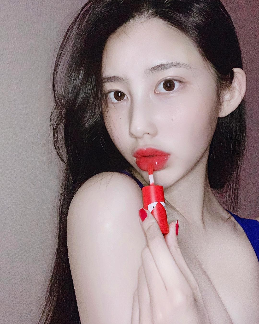 Lipgloss | Scrolller