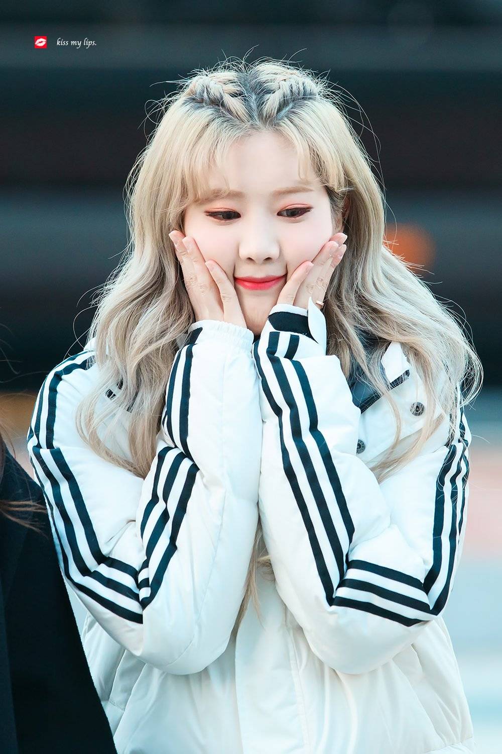 Lippie Cheeks | Scrolller