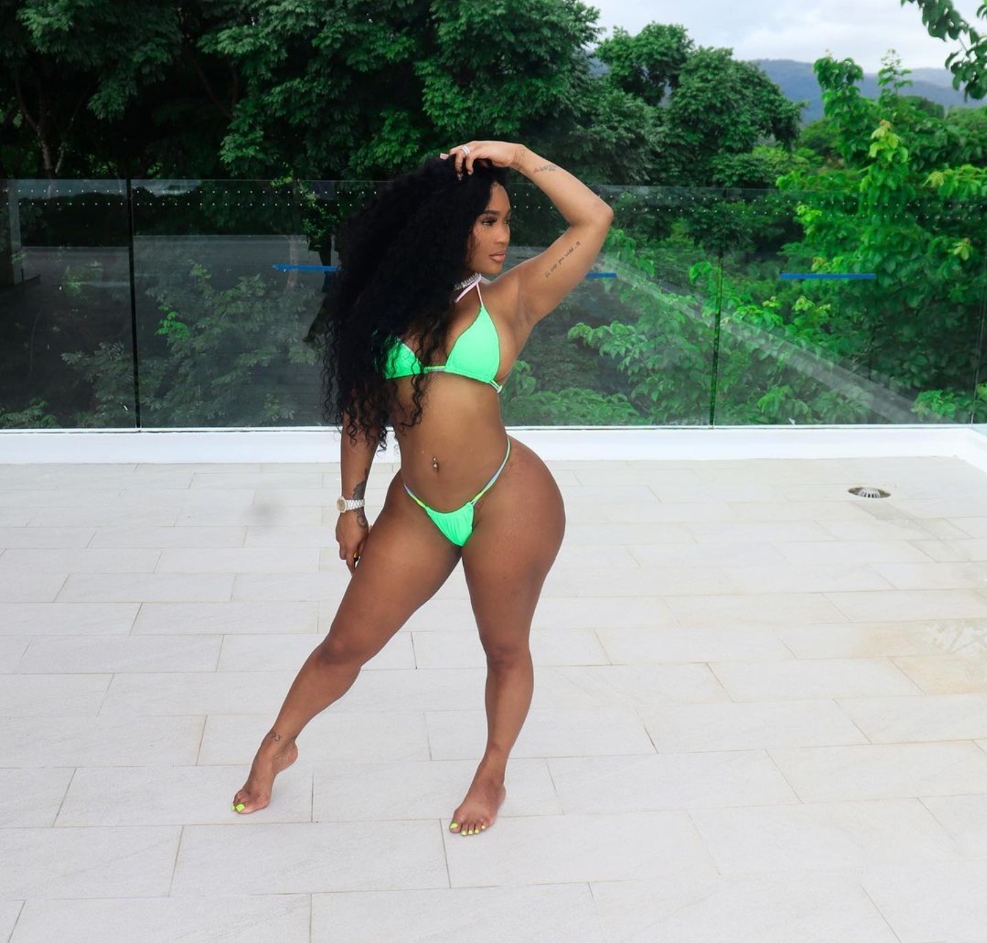 Lira Galore | Scrolller