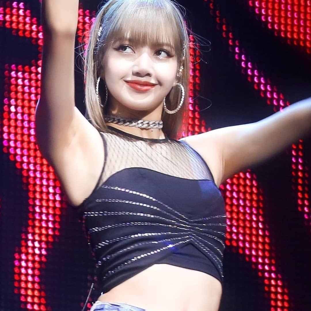 Lisa - Blackpink | Scrolller