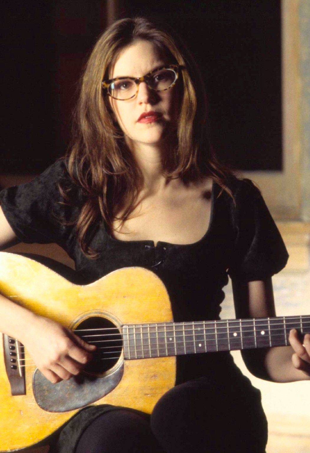 Lisa Loeb [Guitar Friday] | Scrolller