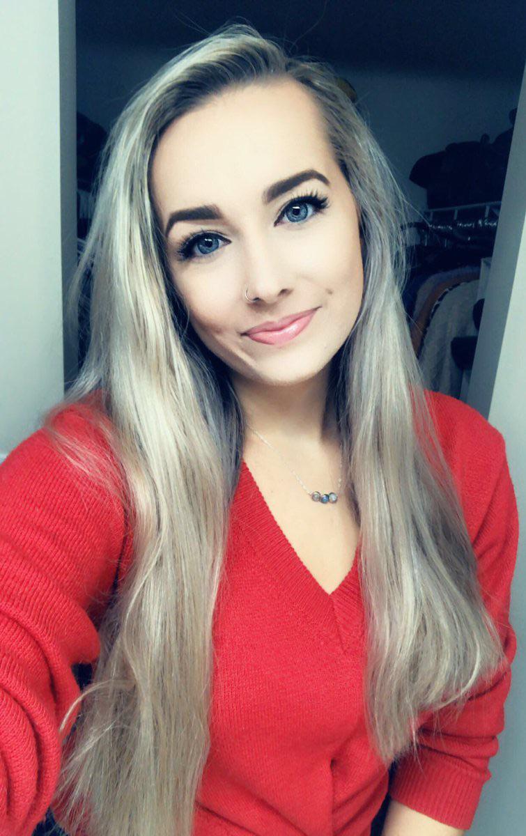 LiteWeightGaming A very underrated Hottie | Scrolller