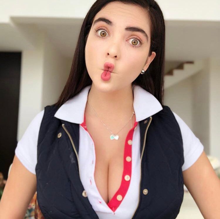 Liz Alexa | Scrolller