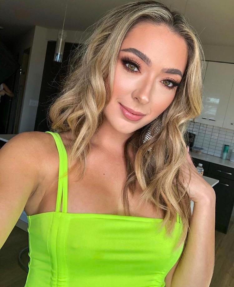 Liz looking cold again | Scrolller