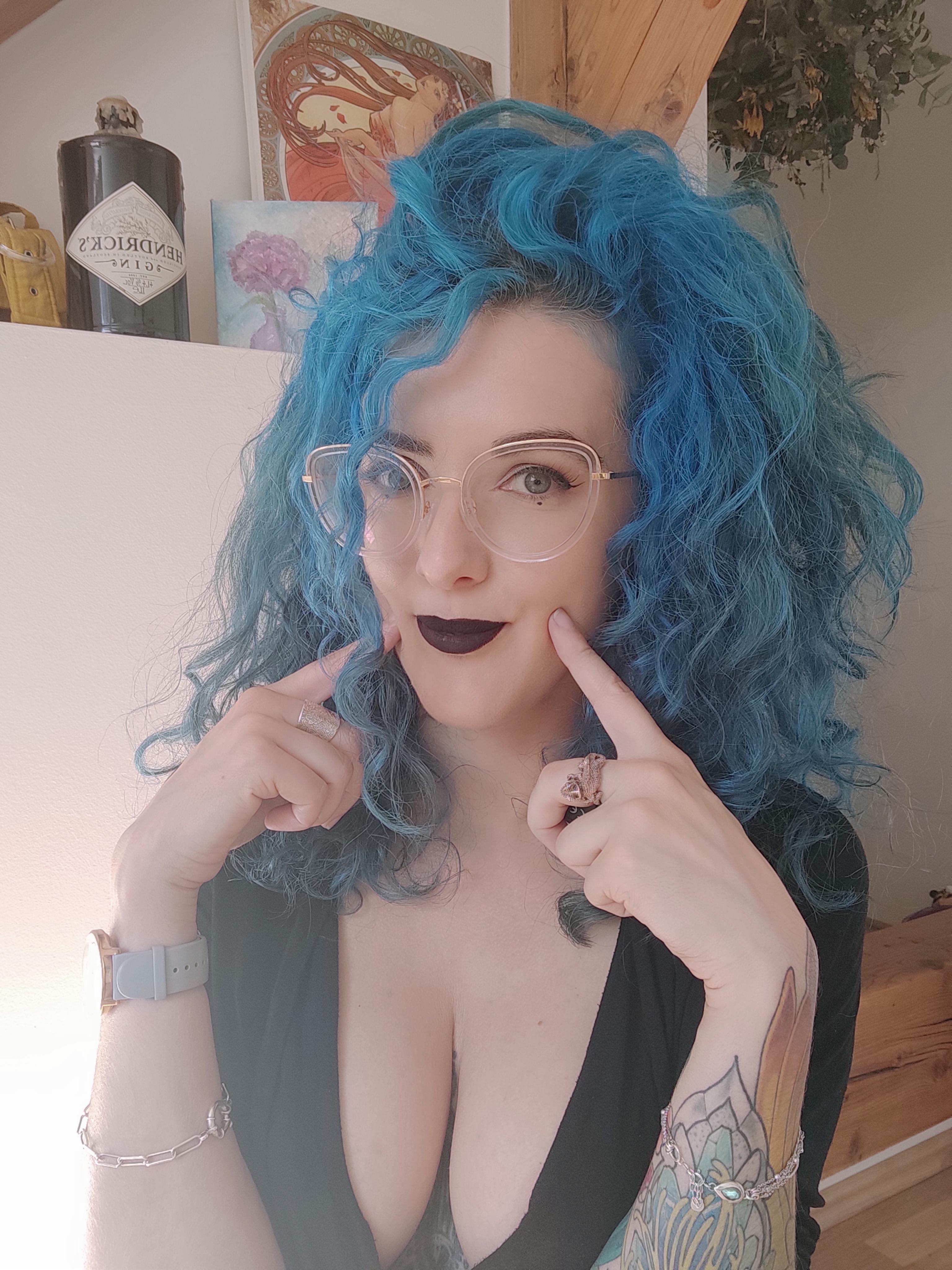 local vampire brings you seasonal cleavage 🎃 | Scrolller