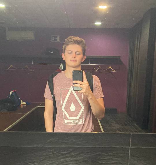 Locker room selfie 🥸 (23m) | Scrolller