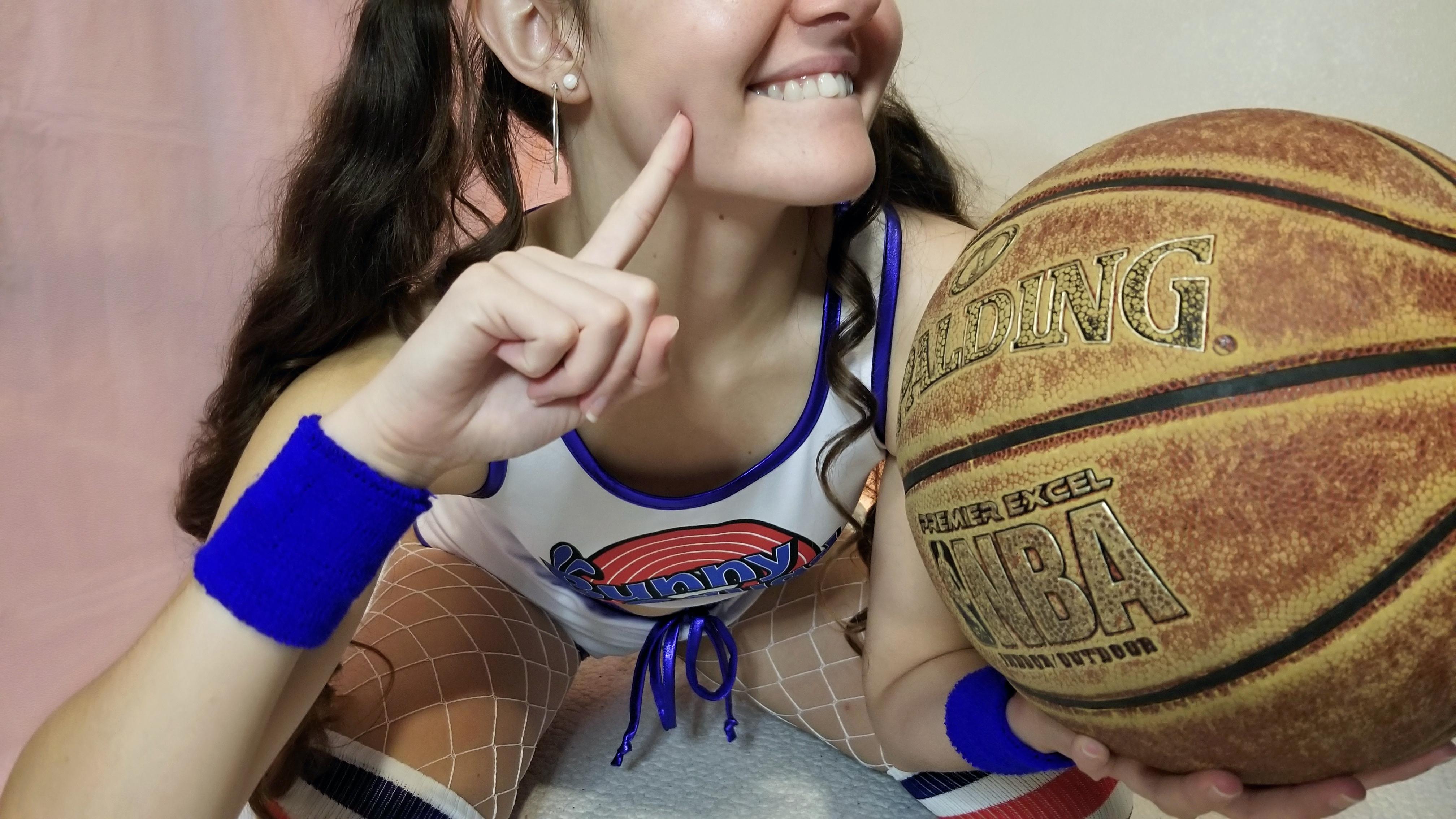 Lola Bunny From Space Jam!! | Scrolller