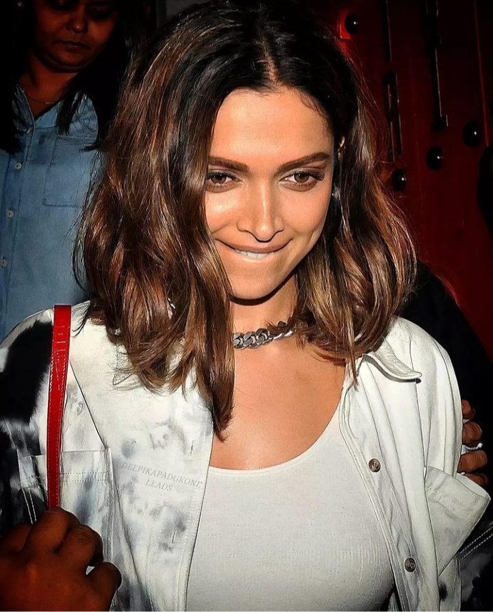 Look at Gorgeous Deepika Padukone precious smile and her luscious Breast..Ahh.. | Scrolller