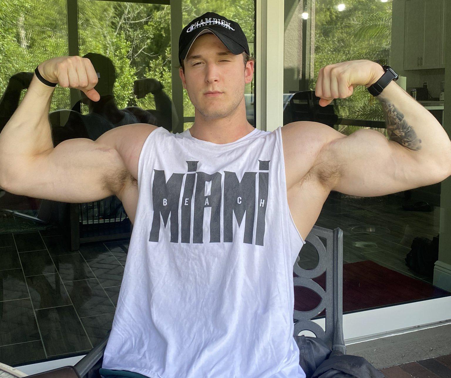 Looking Big | Scrolller