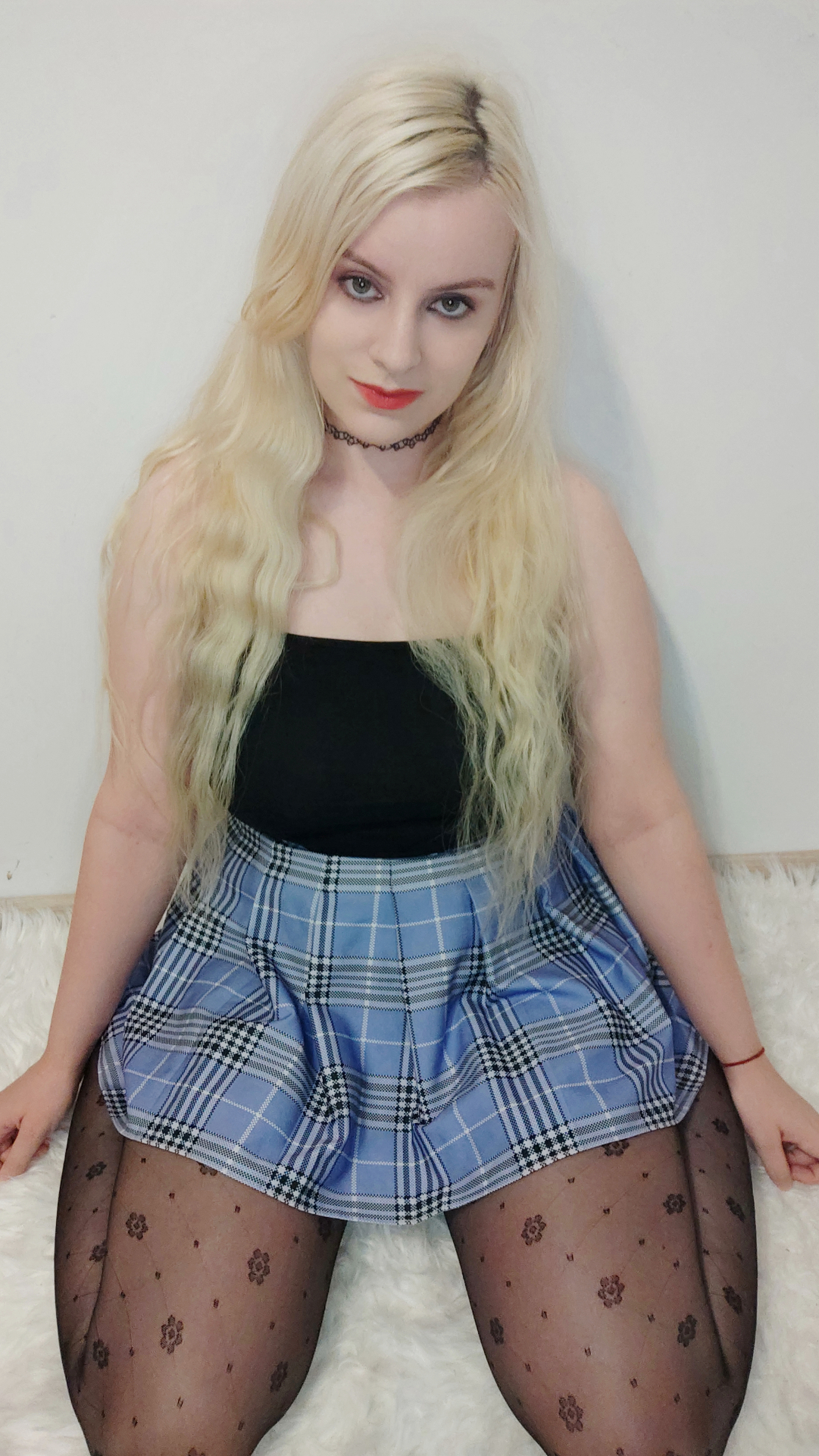 Looking cute | Scrolller