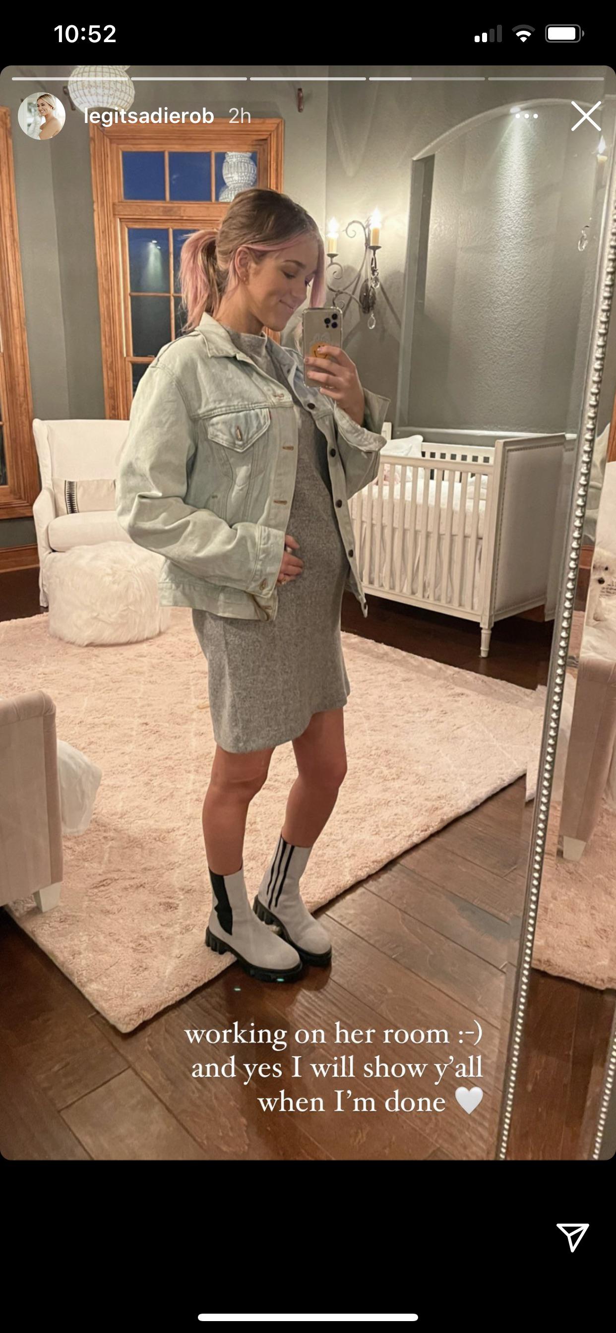 Looking cute with her baby bump | Scrolller