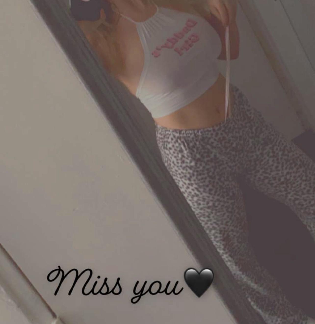 Young couple M25 F23 looking for a female or attractive couple to have fun with! DM us ...