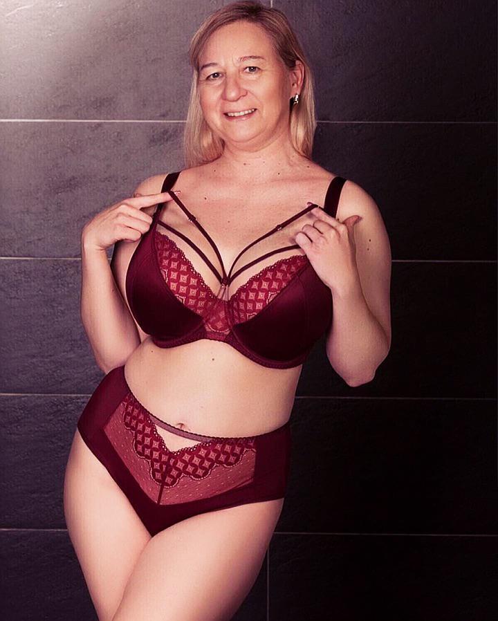 Looking for help to take this off... | Scrolller