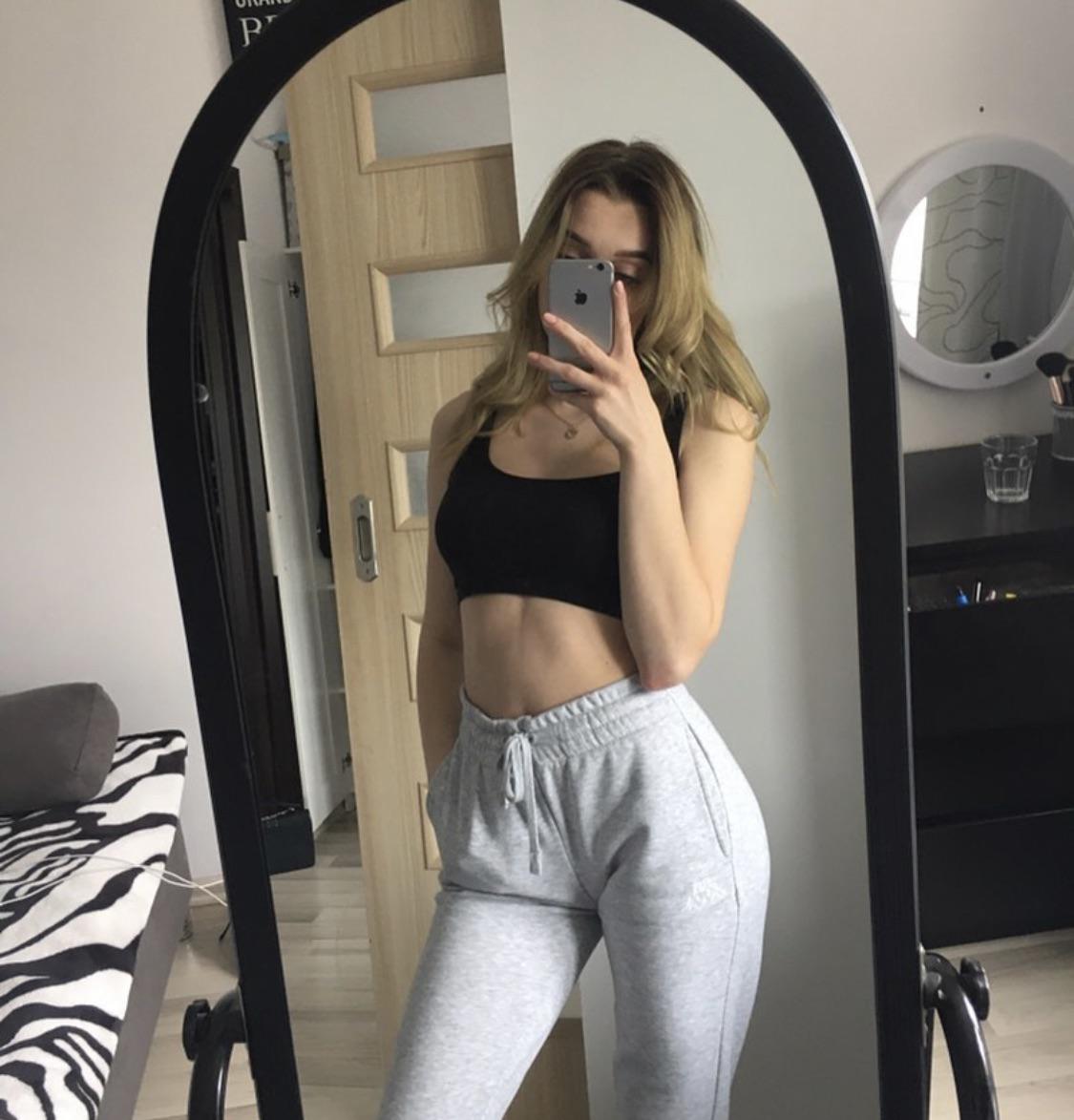 Looking for huge bbc. 9inch+ Im Slim and Young | Scrolller