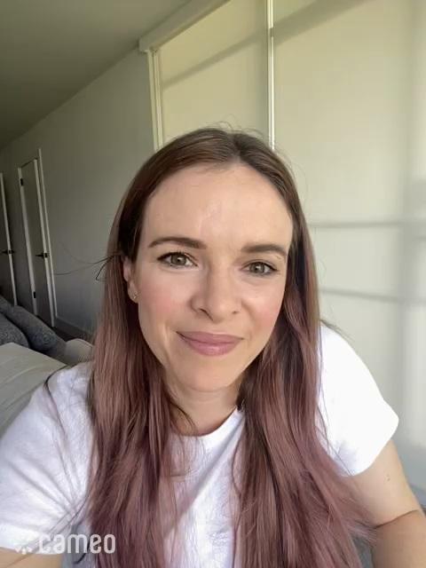 Looking hot with her new hair colour | Scrolller